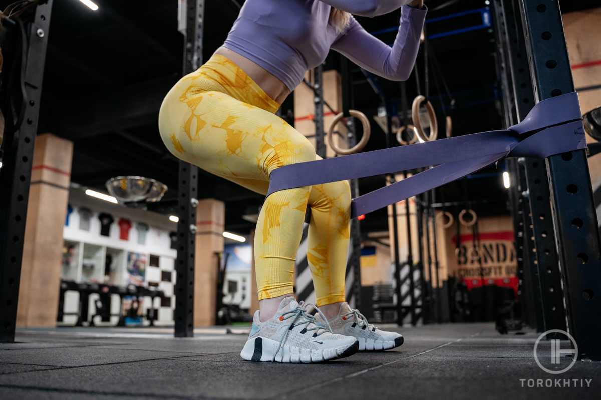 Resistance Bands Vs Weights: Which One Is Better For You?