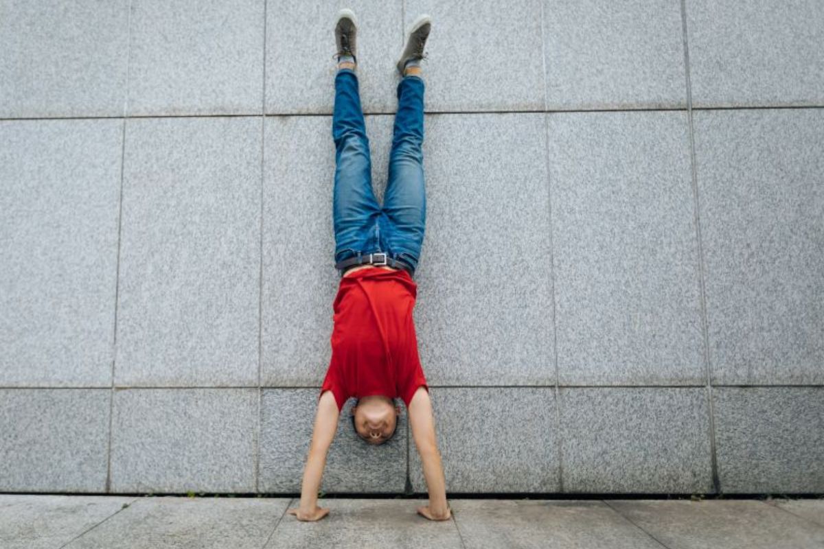 How To Do A Wall Handstand: 6 Tips To Progress Your Performance