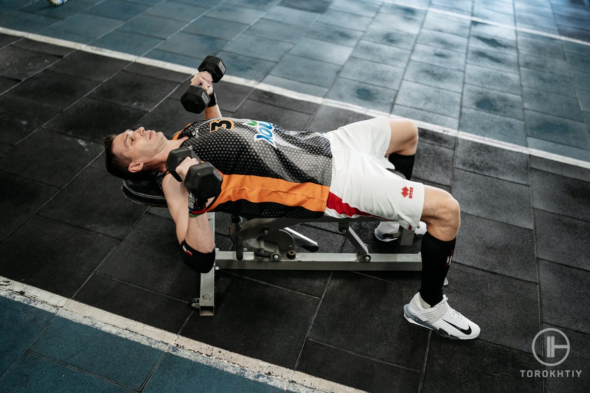 Bench Press Wrist Position: The Beginner's Guide