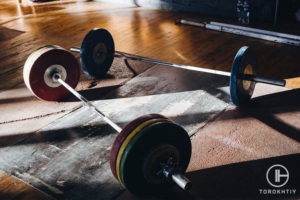 How To Clean And De-Rust A Barbell (Simple Tips)