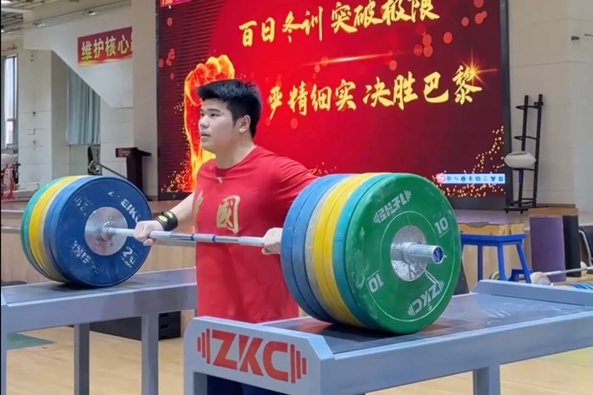 Lin Huanhua Preparing For The IWF World Cup In Thailand