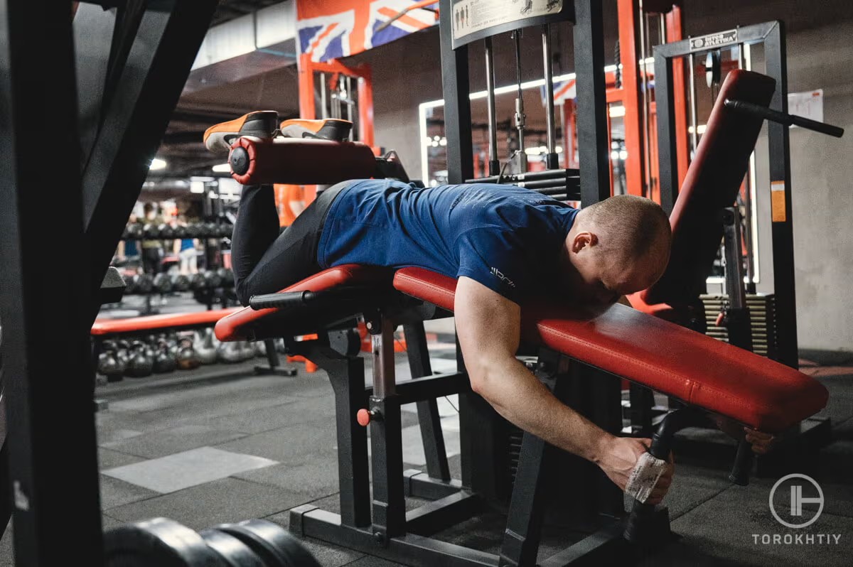 Leg Extension Vs Leg Curl: Everything You Need To Know