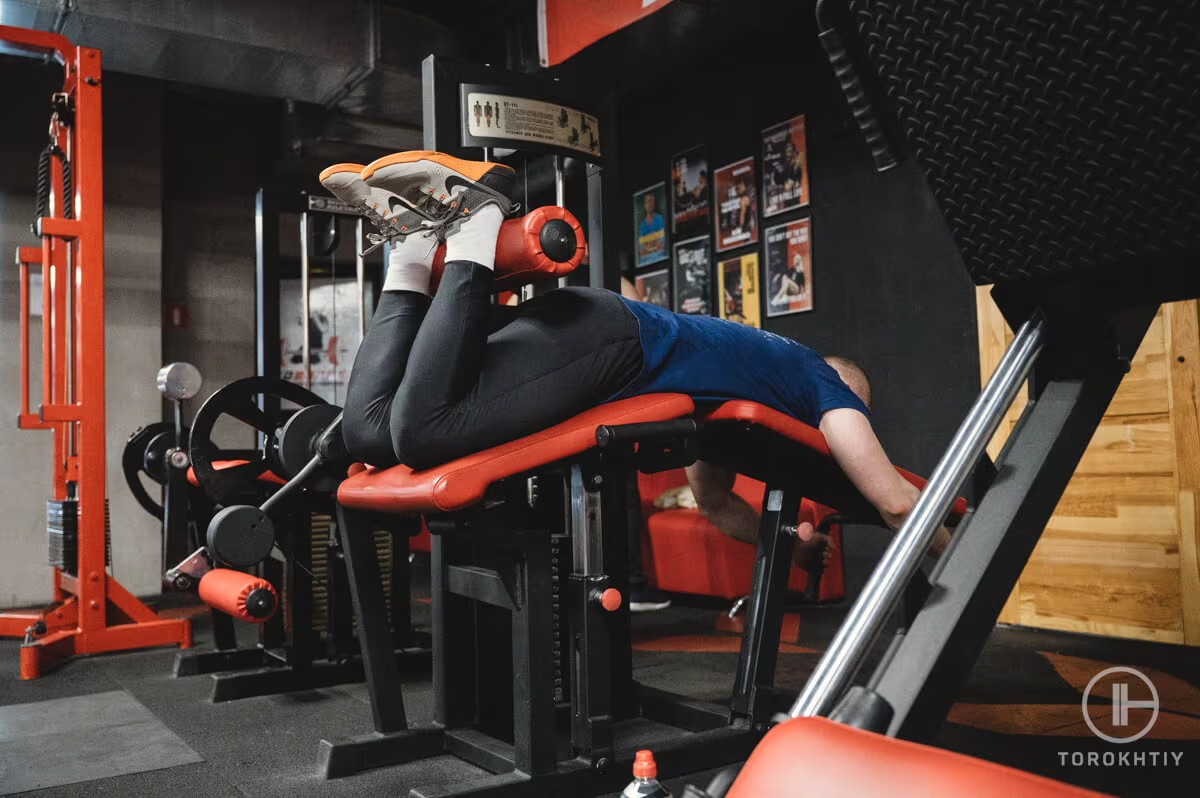 Leg Extension Vs Leg Curl: Everything You Need To Know