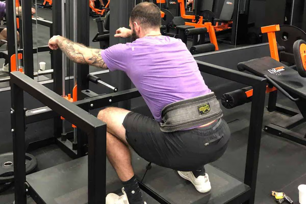 How To Do Belt Squat: Muscles Worked, Alternatives And Tips