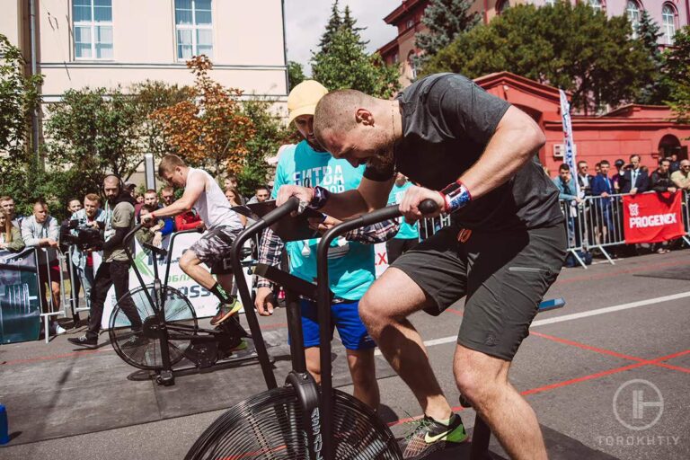 8 Assault Bike Benefits (Pros/Cons, Muscles Worked)