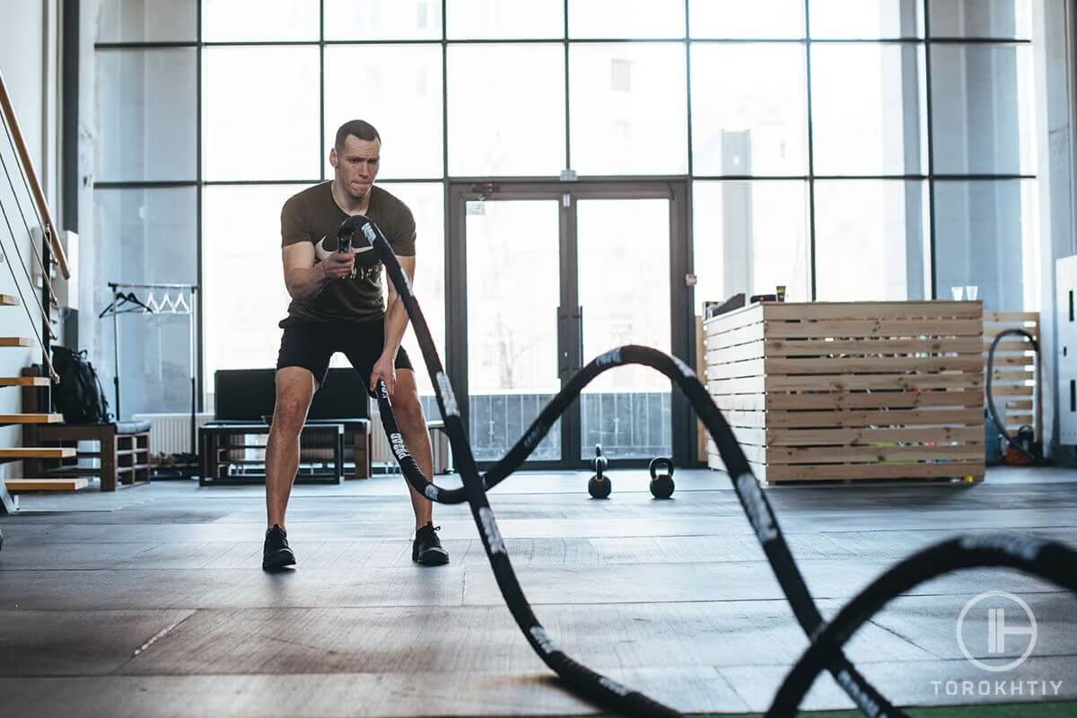 11 Battle Rope Benefits For Your Every Day Workouts