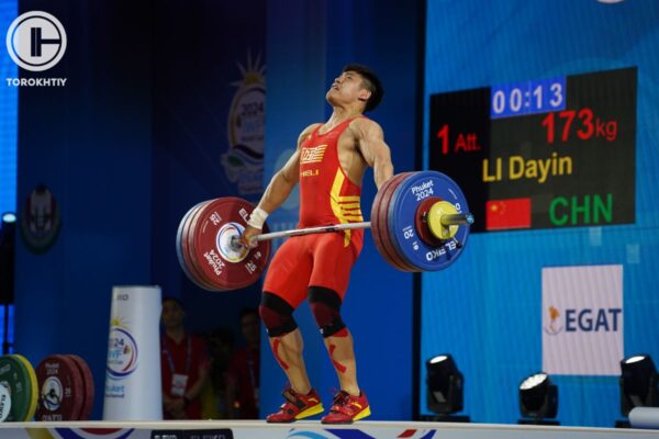 At The 2024 IWF Weightlifting World Cup Li Dayin Won Bronze In The Men ...