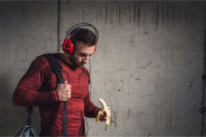 Eating A Banana Before Run: 4 Benefits + 6 Alternatives