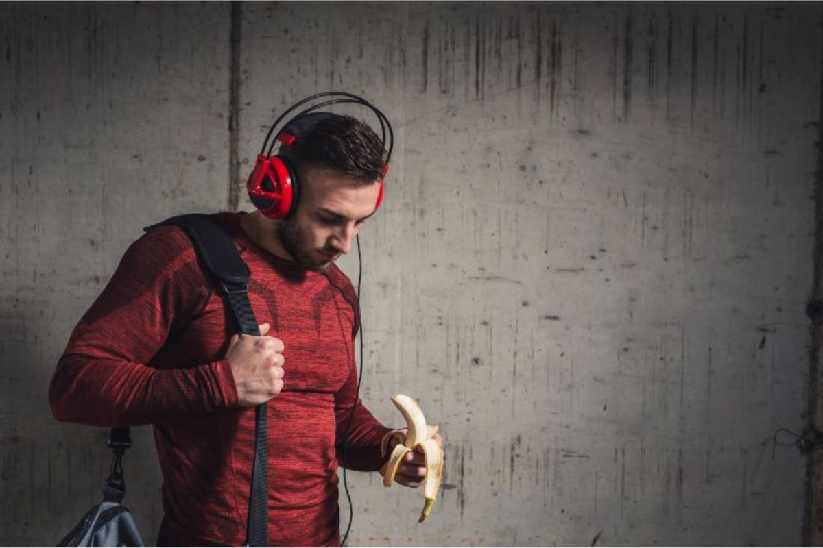 Eating A Banana Before Run: 4 Benefits + 6 Alternatives